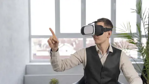 VR, MR and AR For Immersive Training